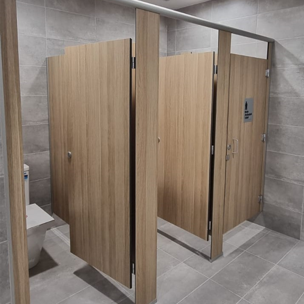 Merge Toilet Partitions (Floor Mounted / Headrail Braced) - CUBISPEC